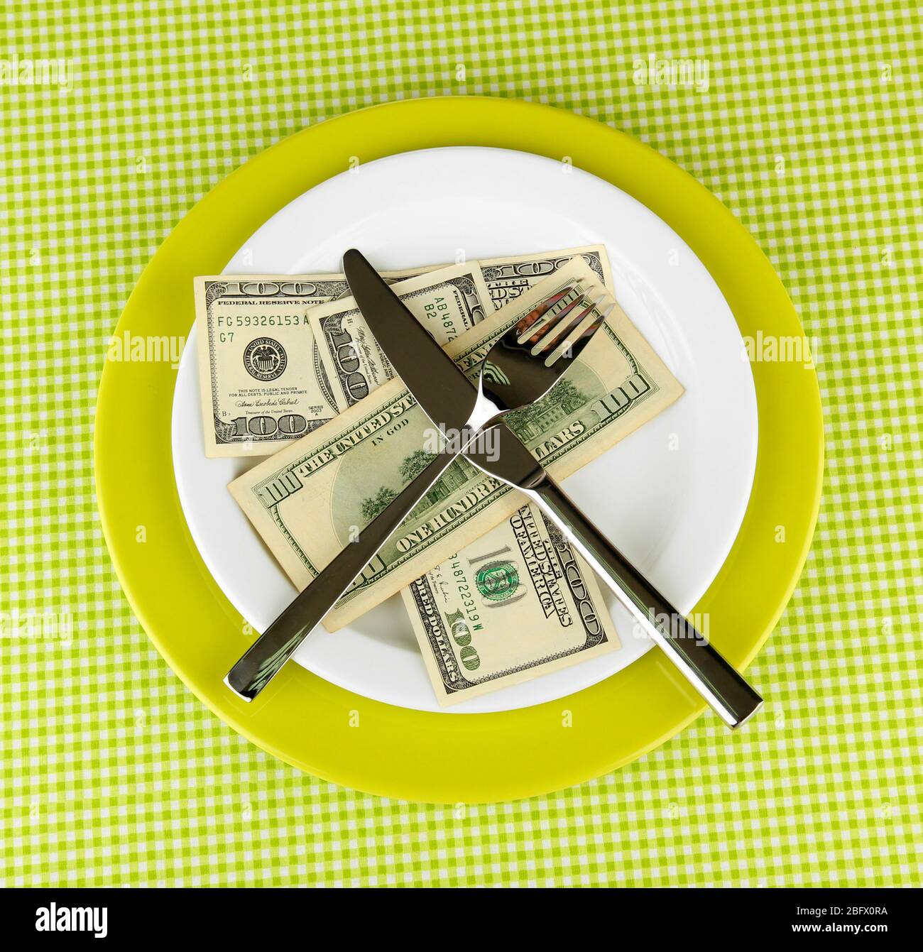 Banknotes on the plate on green tablecloth close-up Stock Photo - Alamy
