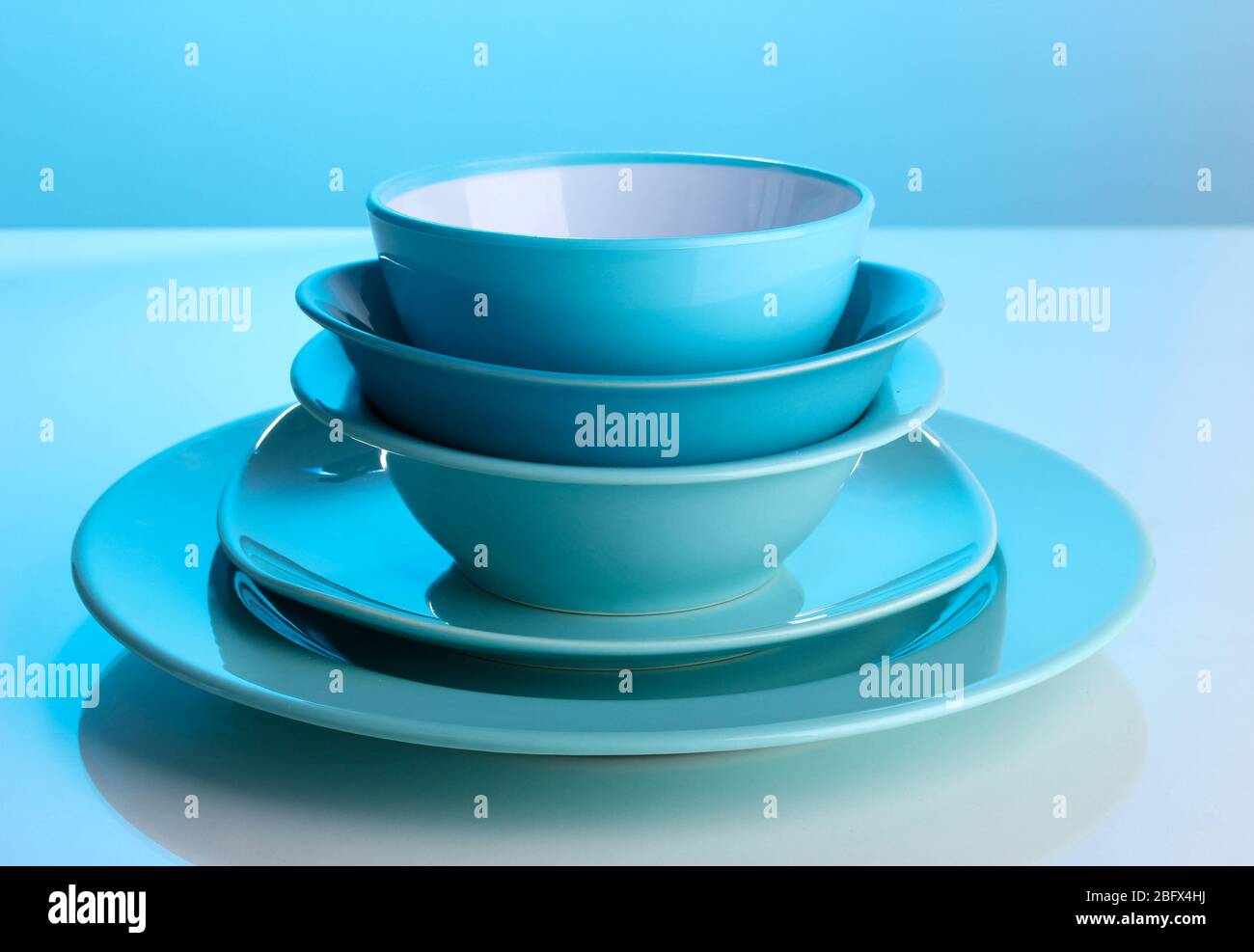 Blue cook ware hi-res stock photography and images - Alamy