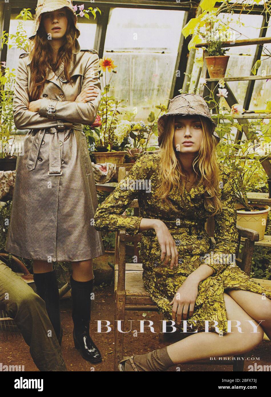 Vintage burberry logo hi-res stock photography and images - Alamy