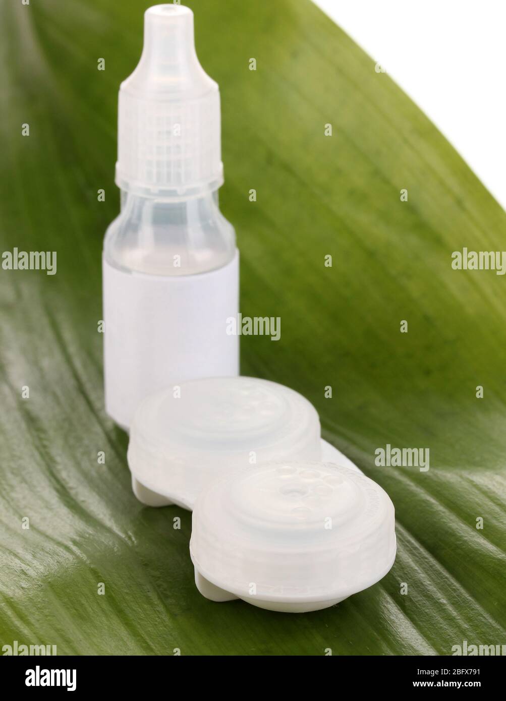 Eye drops and lenses on leaf isolated on white Stock Photo - Alamy