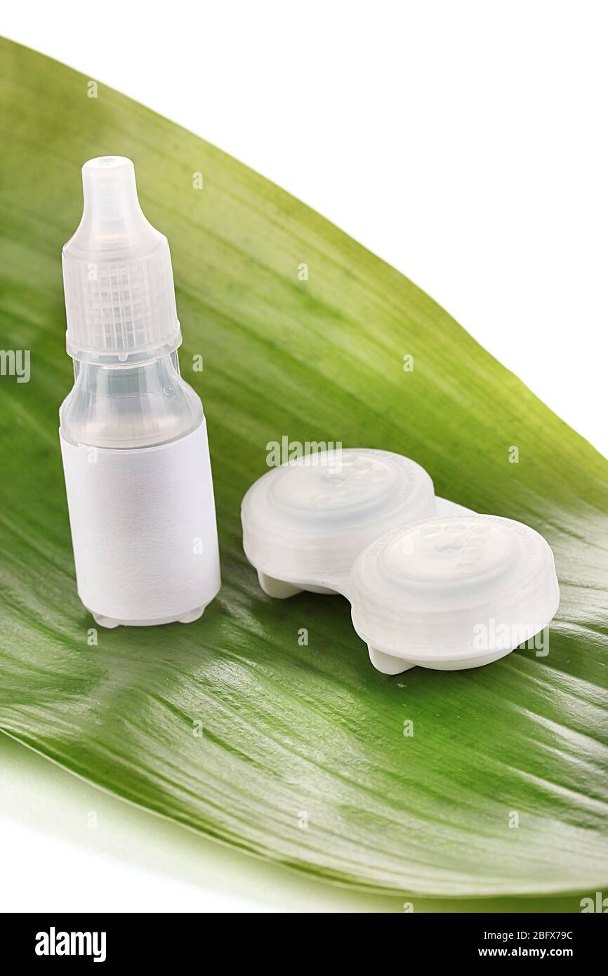 Eye drops and lenses on leaf isolated on white Stock Photo - Alamy