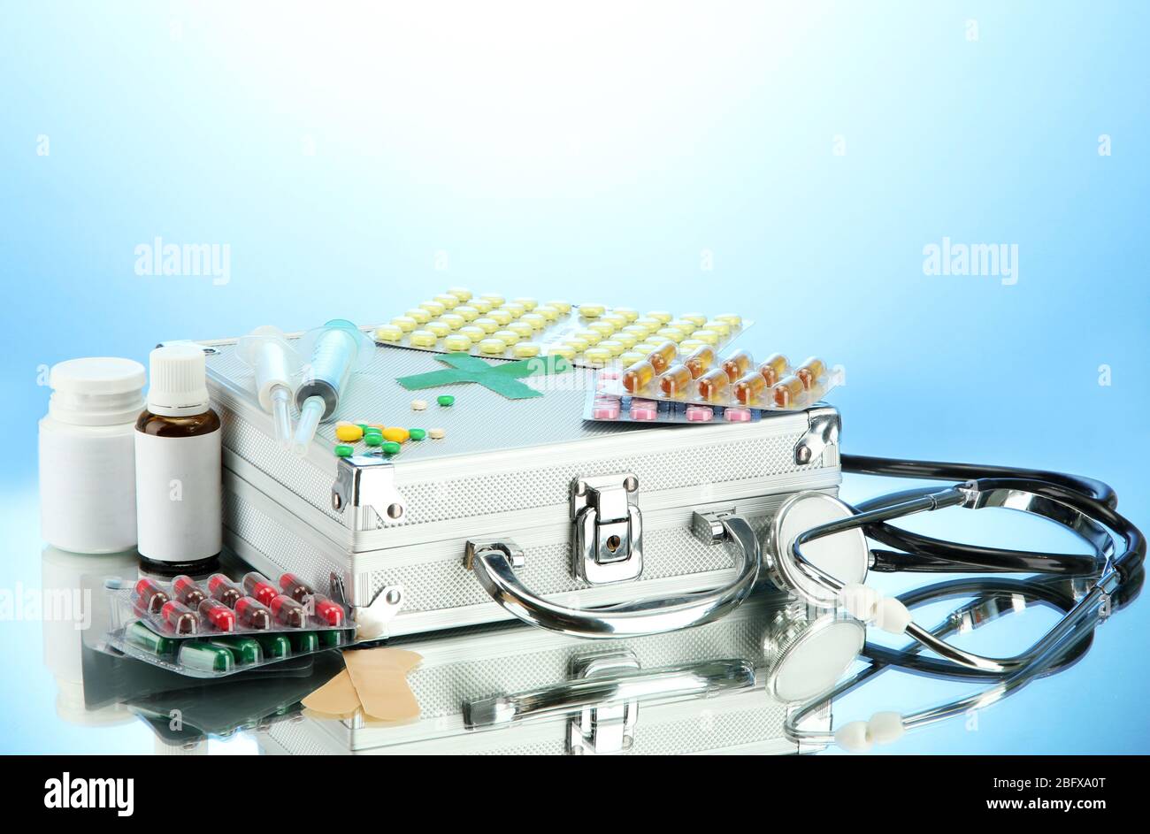 First aid box blue hi-res stock photography and images - Alamy
