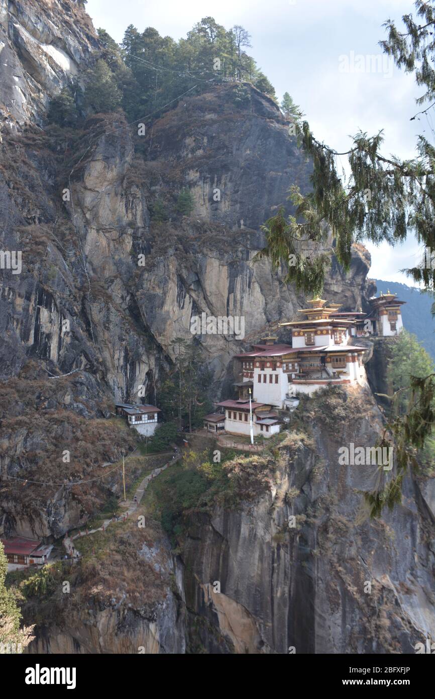 Bhutan's cliff hi-res stock photography and images - Alamy