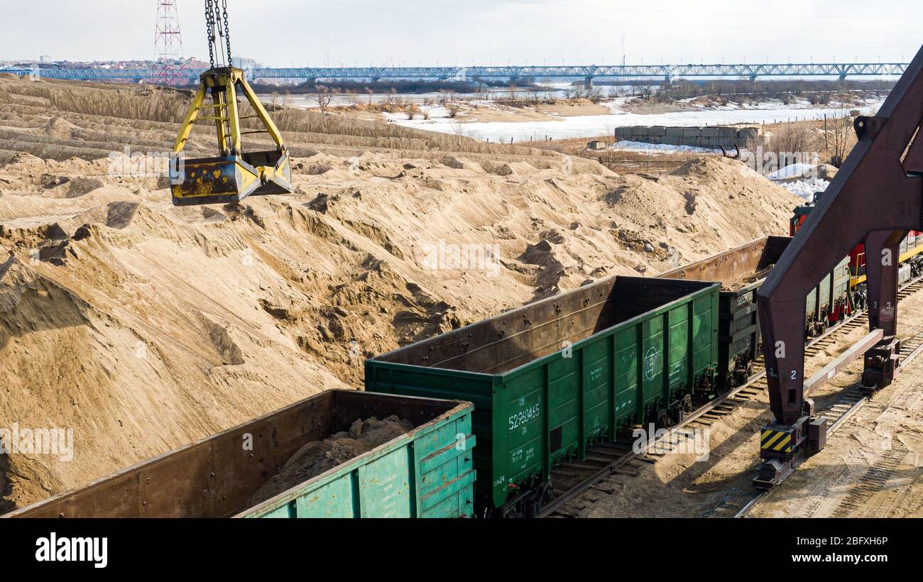 top view, loading sand into wagons Stock Photo - Alamy