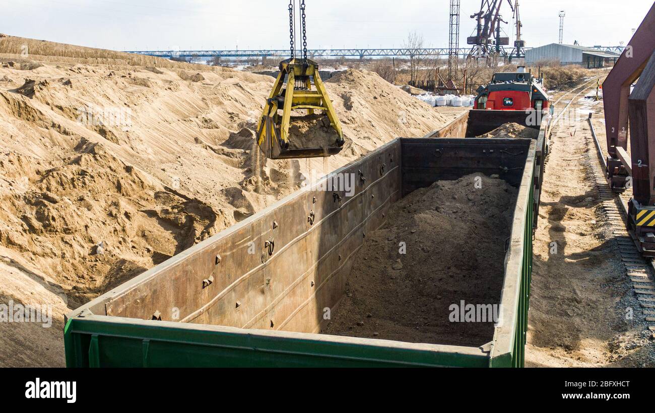 top view, loading sand into wagons Stock Photo - Alamy