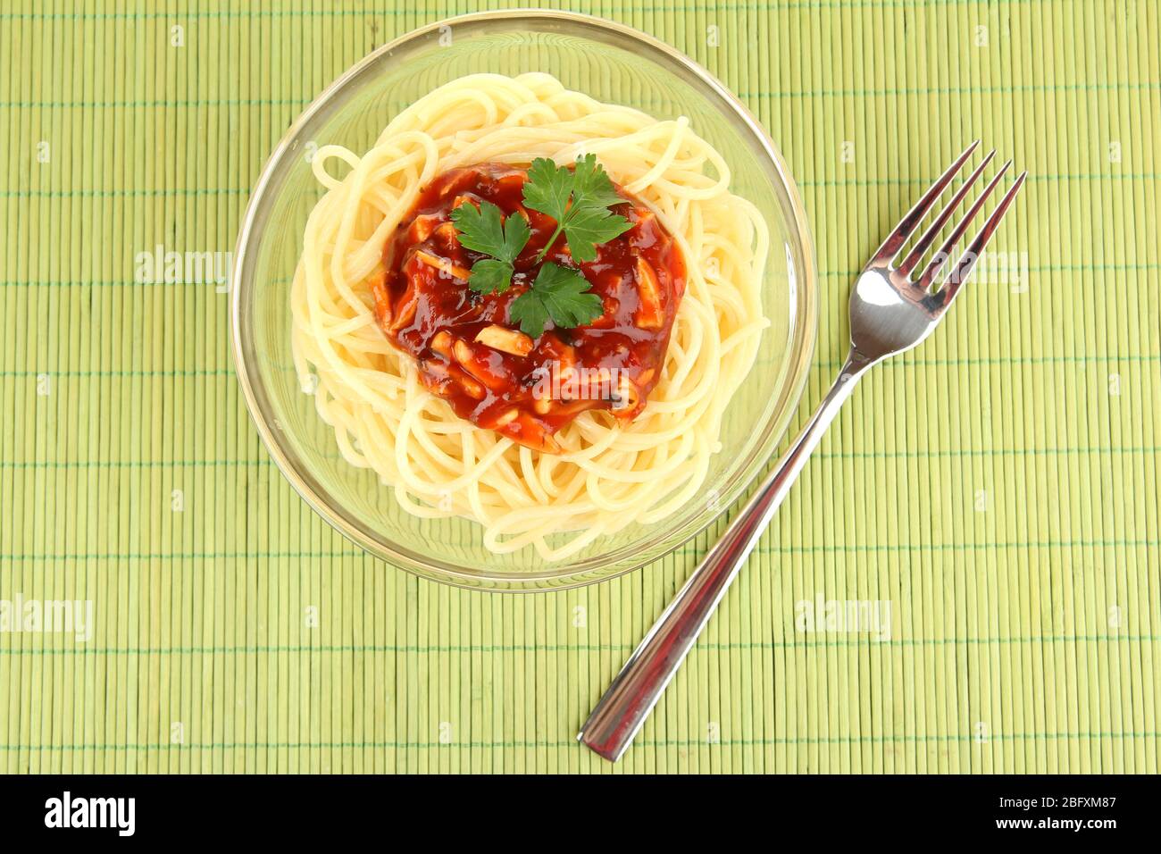 Italian spaghetti in plate on bamboo mat Stock Photo - Alamy
