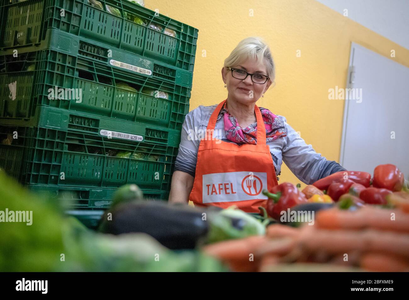Bremerhaven, Germany. 17th Apr, 2020. Gaby Treschock, Tafel employee ...