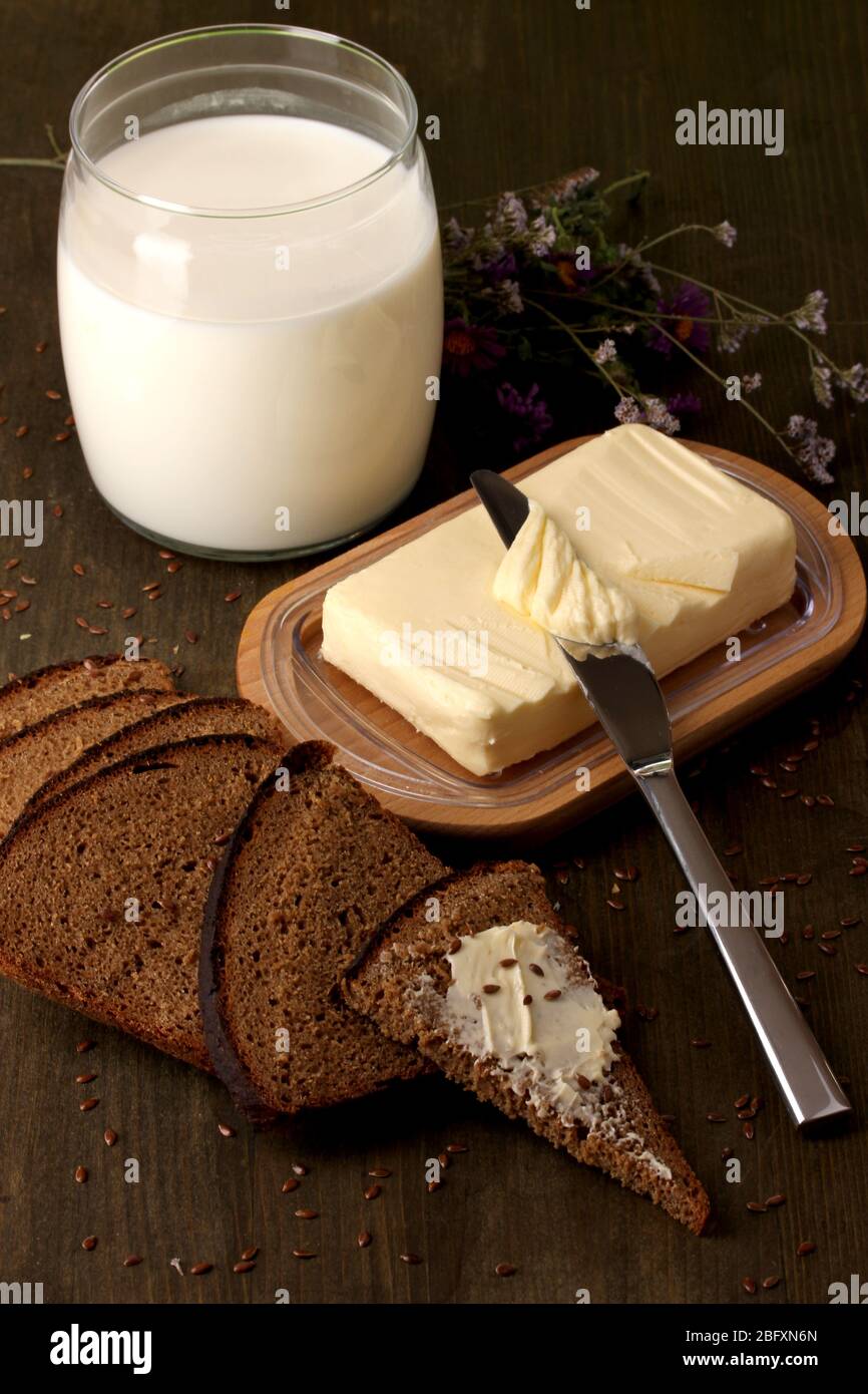 Smear butter on bread knife hi-res stock photography and images - Alamy