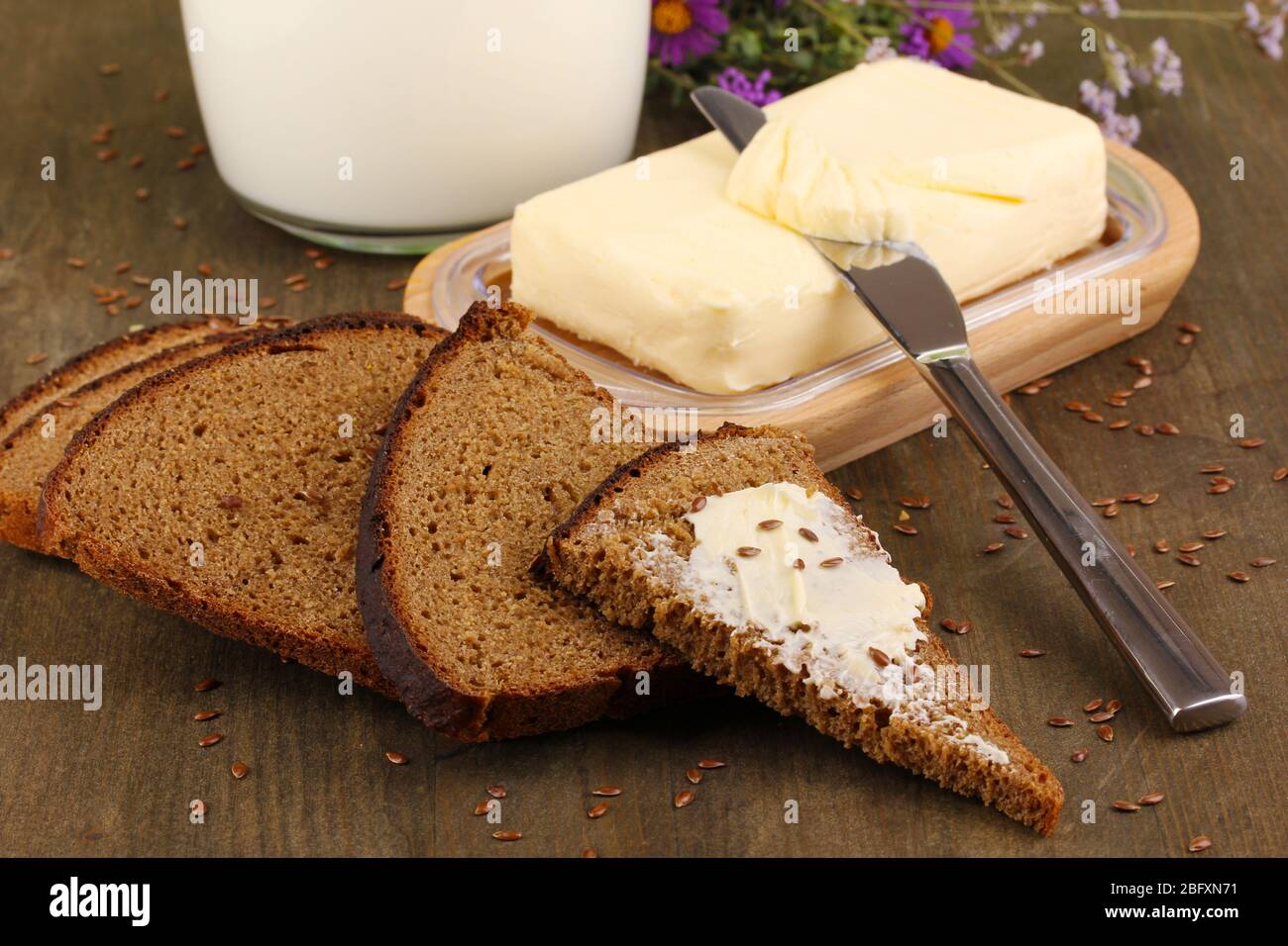 Smear butter on bread knife hi-res stock photography and images - Alamy