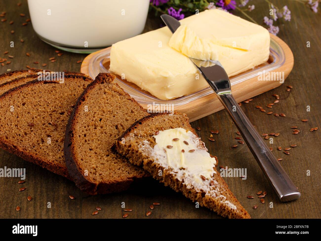 Smear butter on bread knife hi-res stock photography and images - Alamy