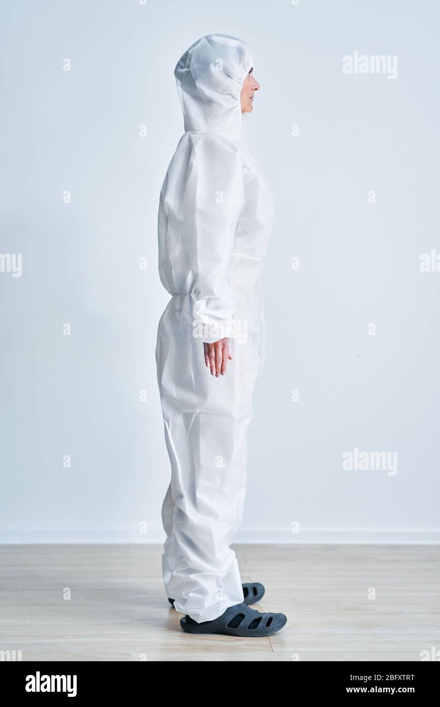 Biohazard suit scientist hi-res stock photography and images - Alamy