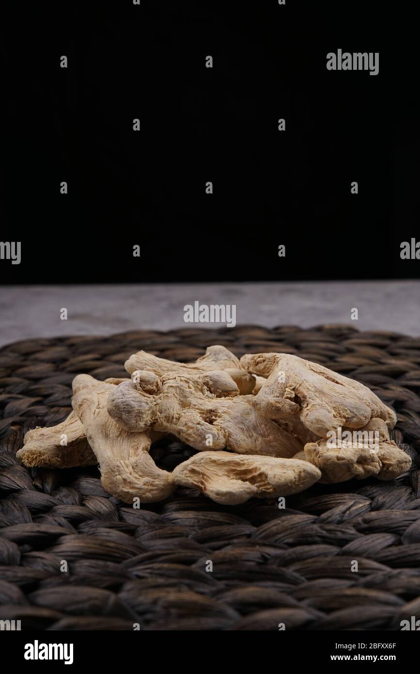 Dry ginger root Stock Photo - Alamy