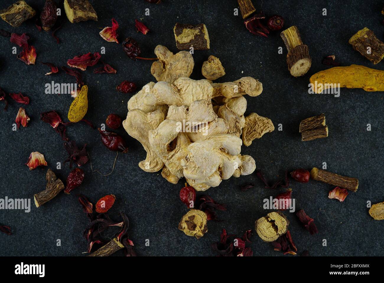 Dry ginger root Stock Photo - Alamy