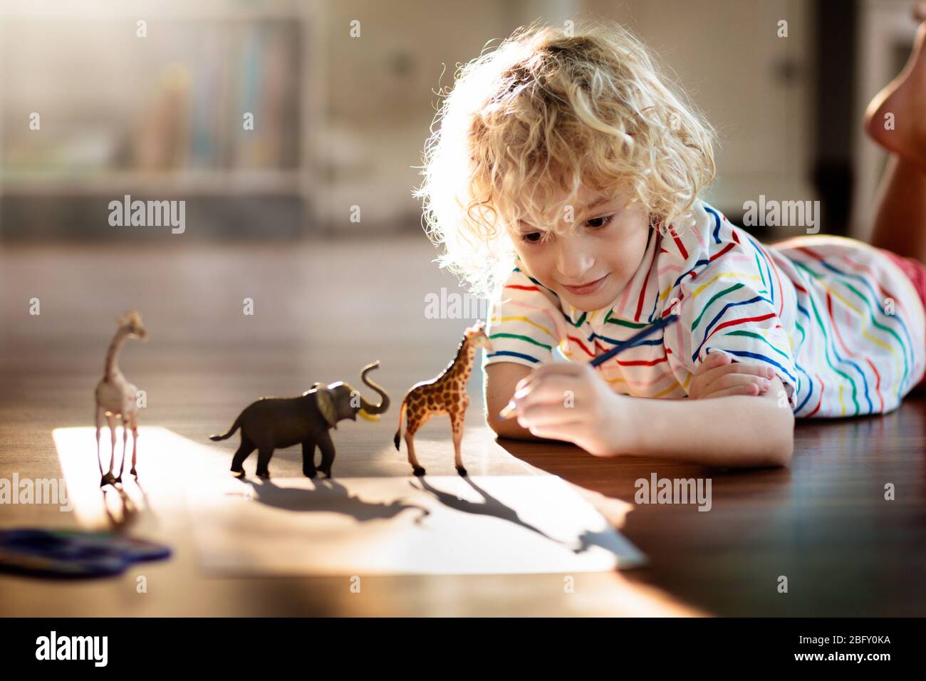 Child shadow drawing animals. Kids play at home. Fun crafts for ...
