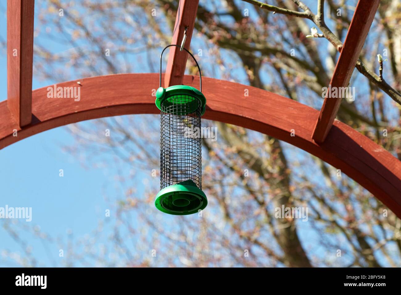 Empty bird feeder hi-res stock photography and images - Alamy