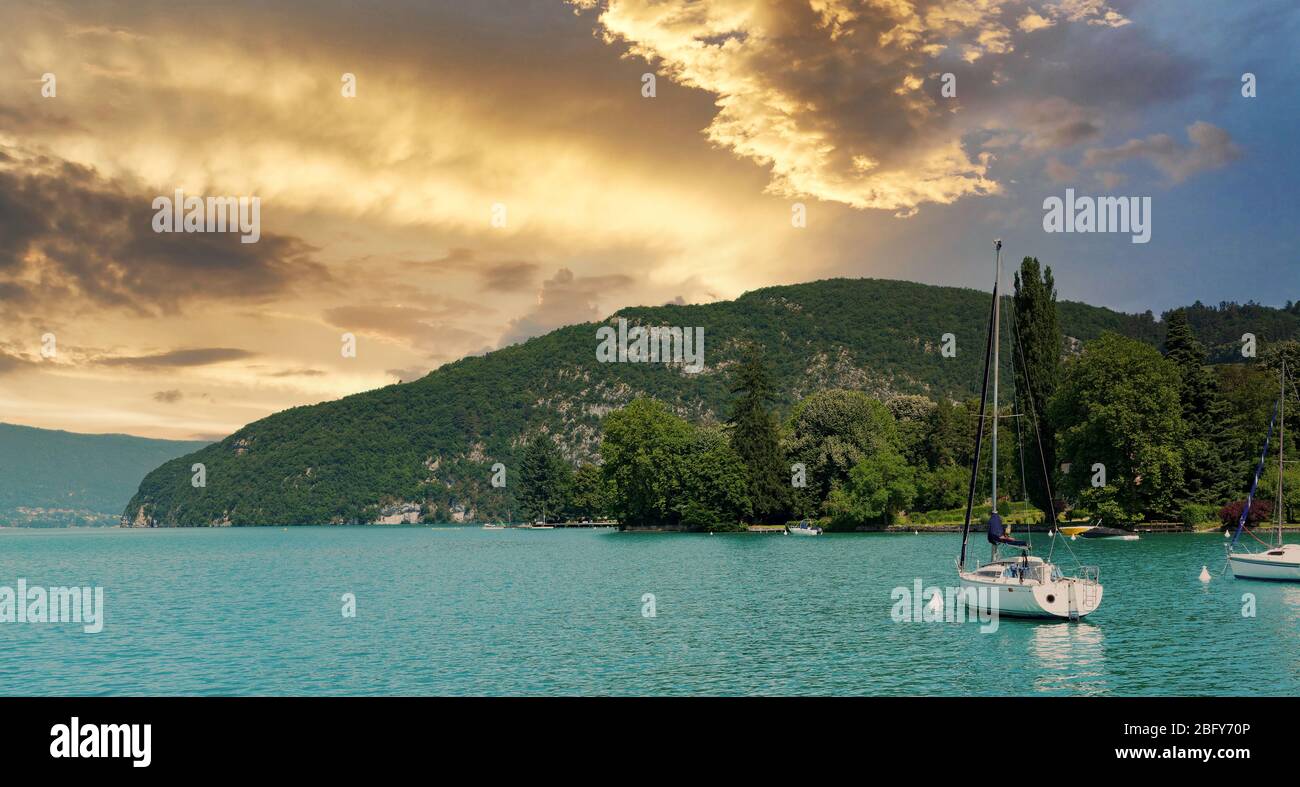 View of the Annecy lake in the French Alps Stock Photo - Alamy