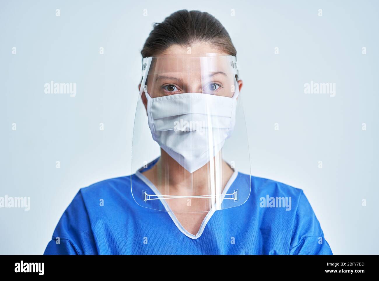 Face shield medical hi-res stock photography and images - Alamy