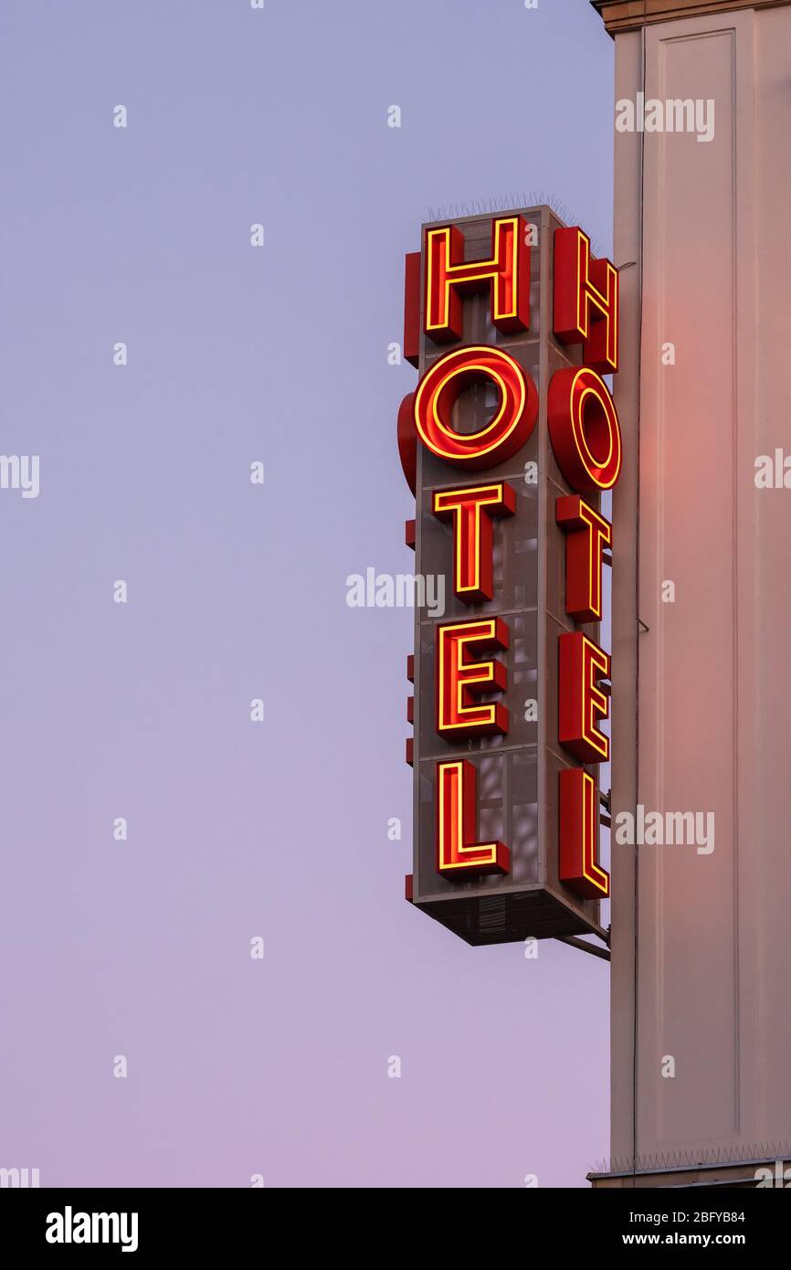 Motel neon sign hi-res stock photography and images - Alamy