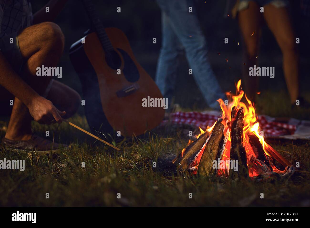 Bonfire night family hi-res stock photography and images - Alamy
