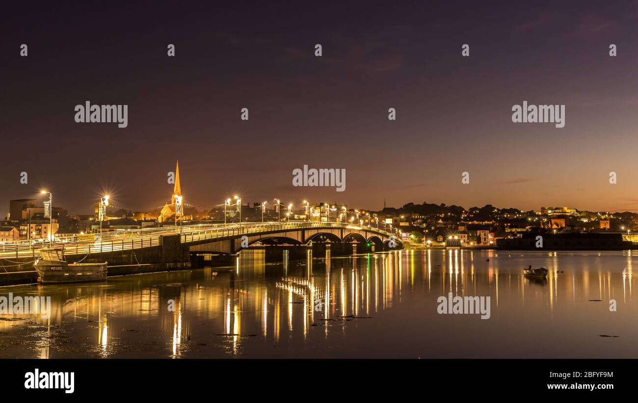 Night Lights - Wexford Bridge and Town Stock Photo - Alamy