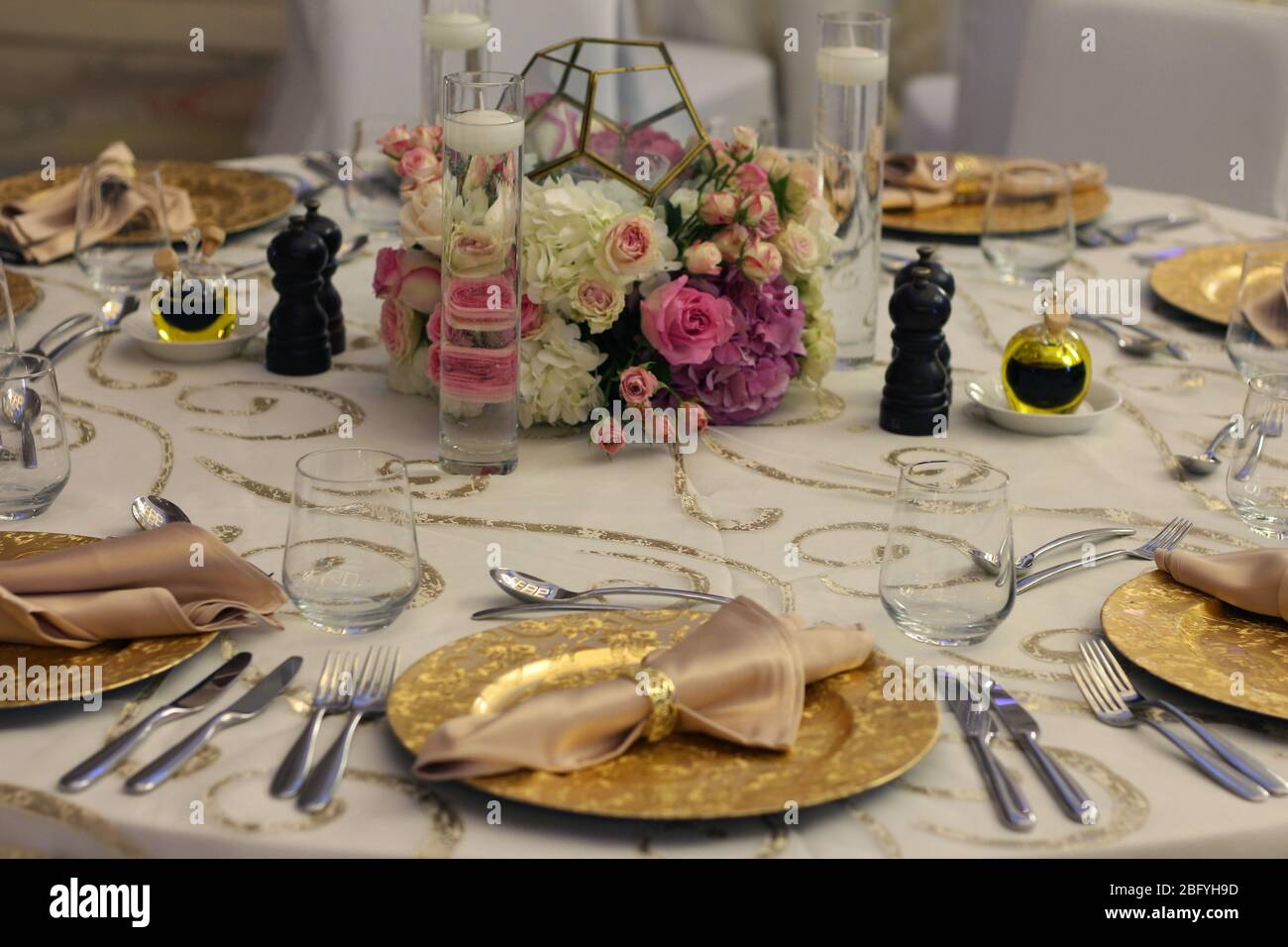 Arabic theme table with golden plate Stock Photo - Alamy