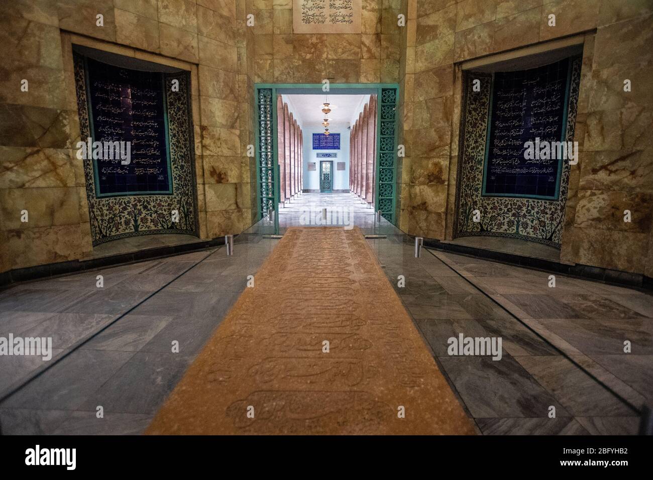 Mausoleum of the persian poet saadi in shiraz hi-res stock photography ...