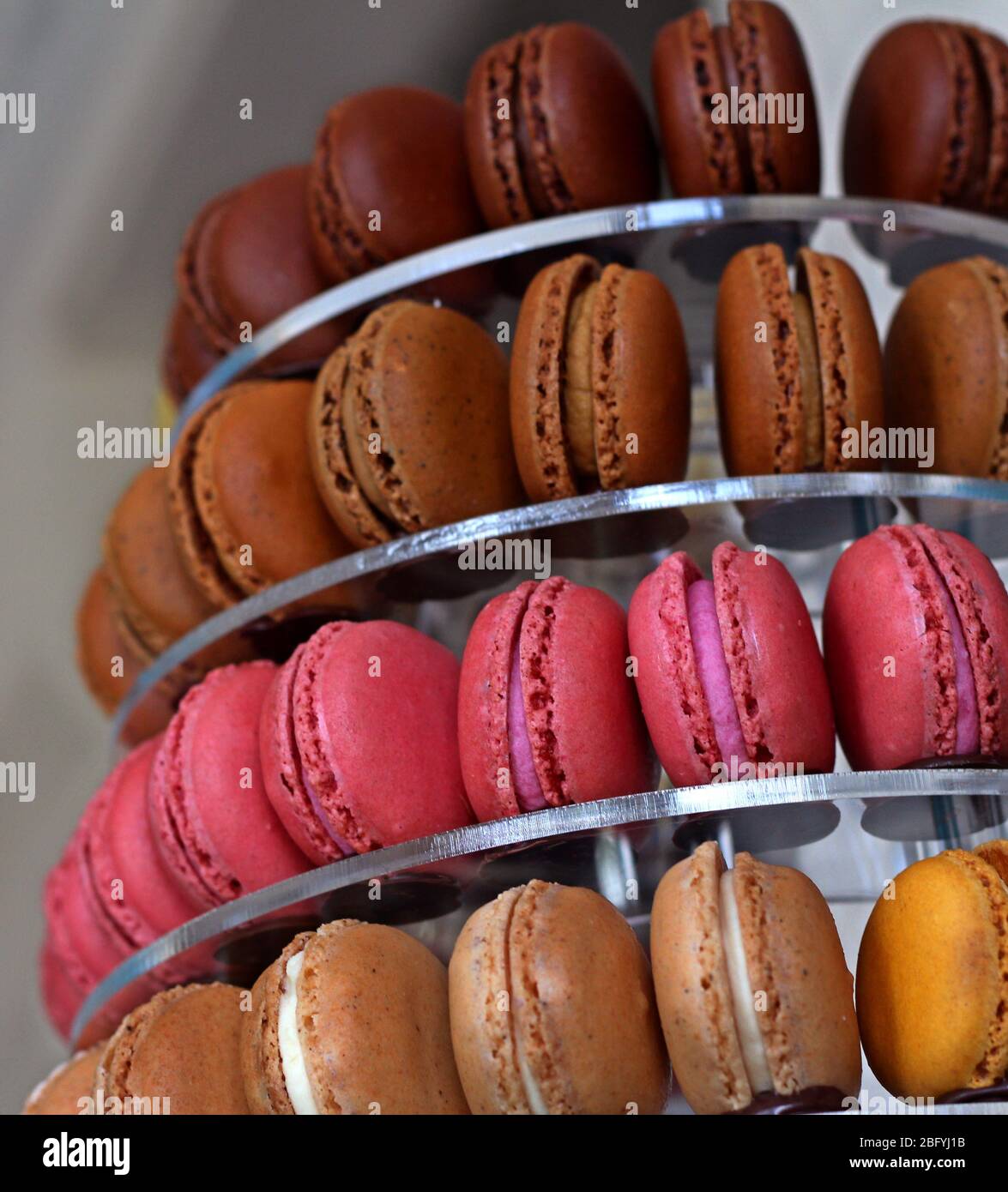 Macaroon pyramid hi-res stock photography and images - Alamy