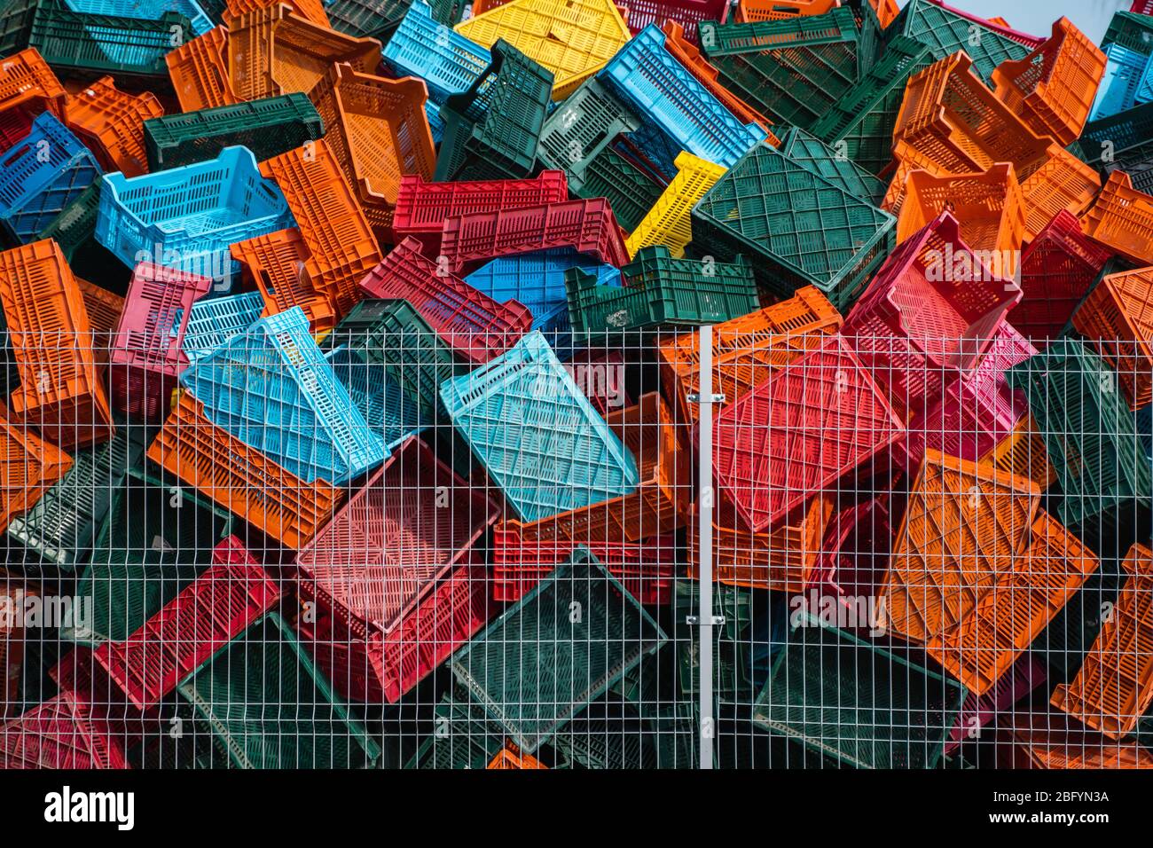 Mesh transport box hi-res stock photography and images - Alamy