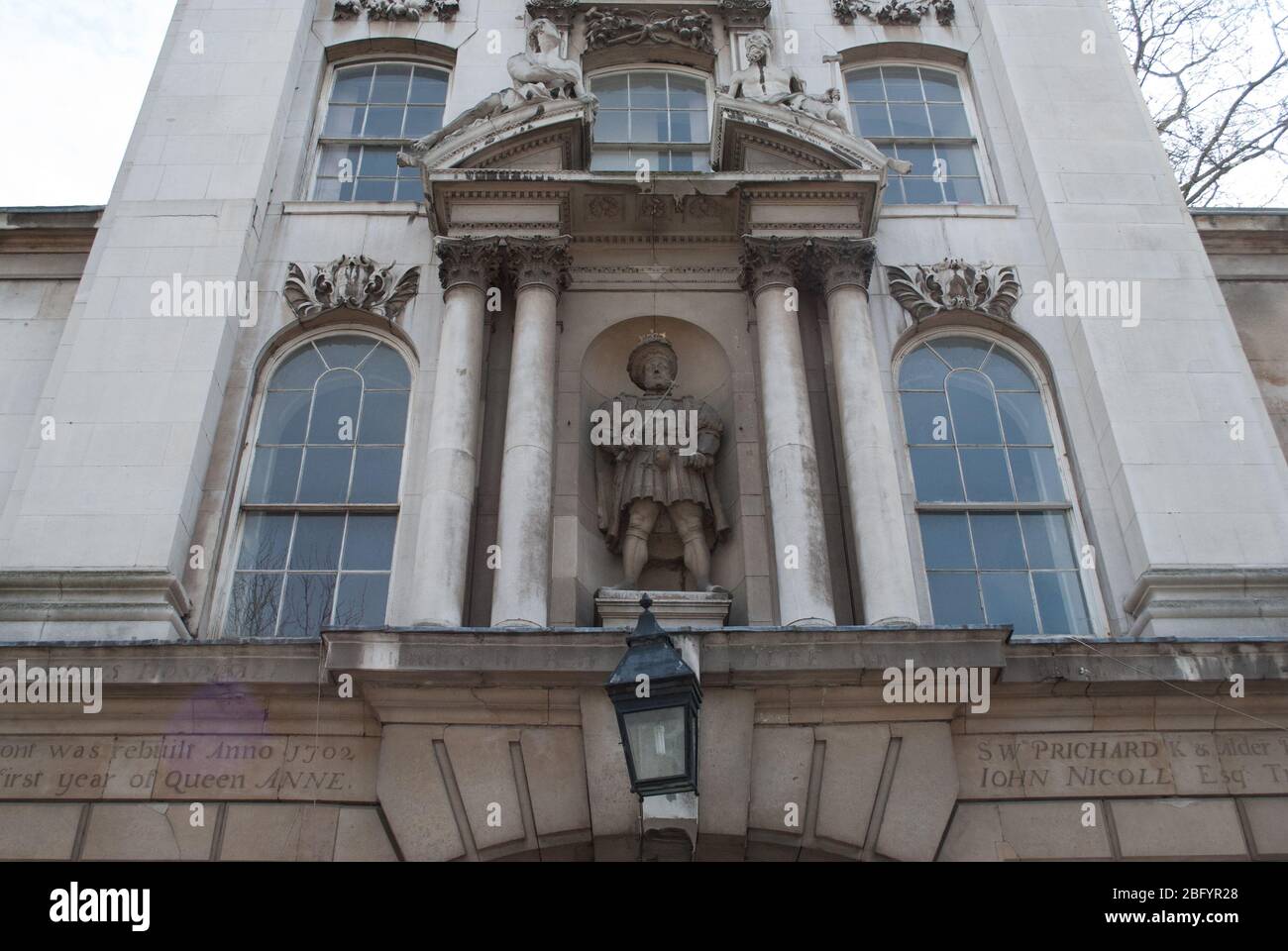 Stone Statue Henry VIII Gate St. Bartholomew's Hospital, West ...