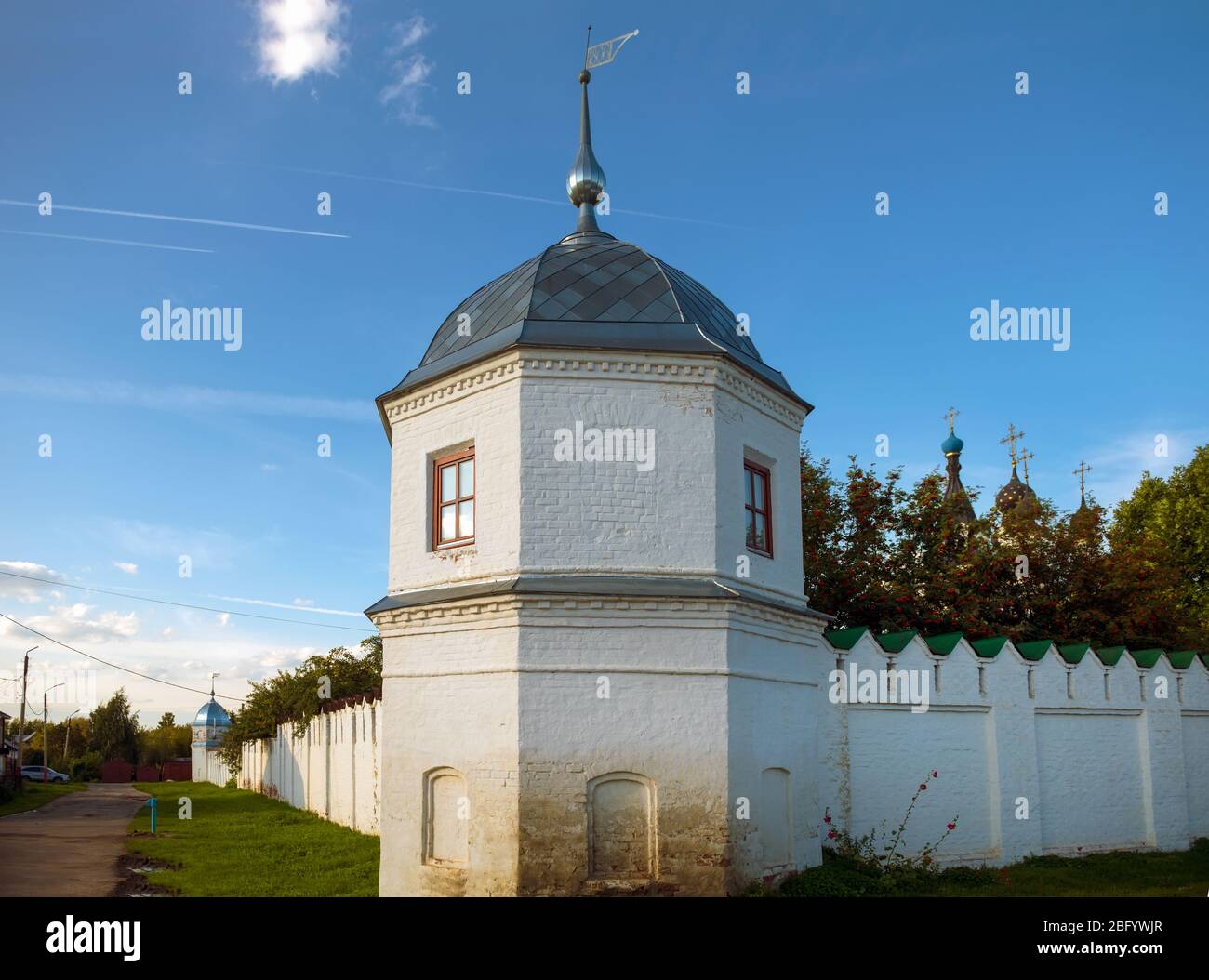 Tower and walls of the Annunciation Monastery in Murom, Russia Stock ...