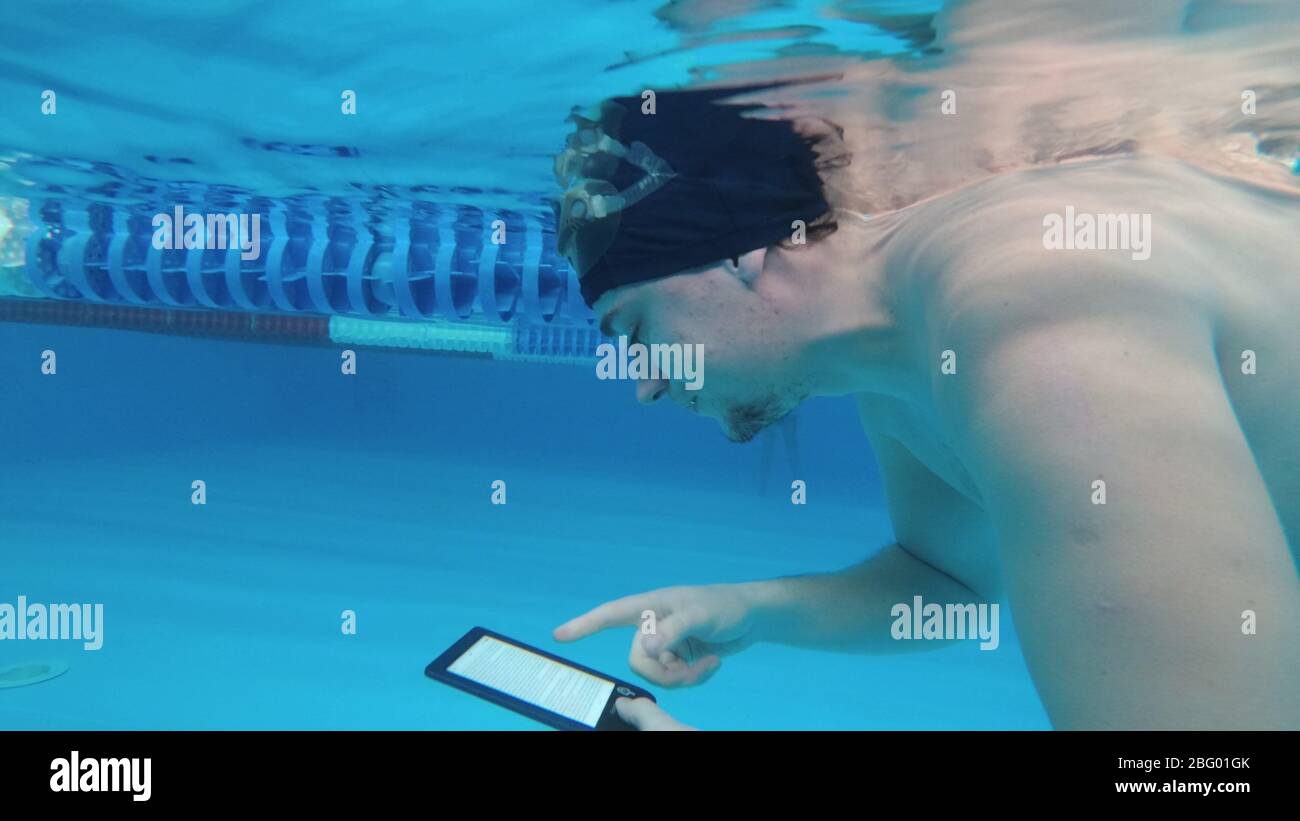 Man underwater reading hi-res stock photography and images - Alamy