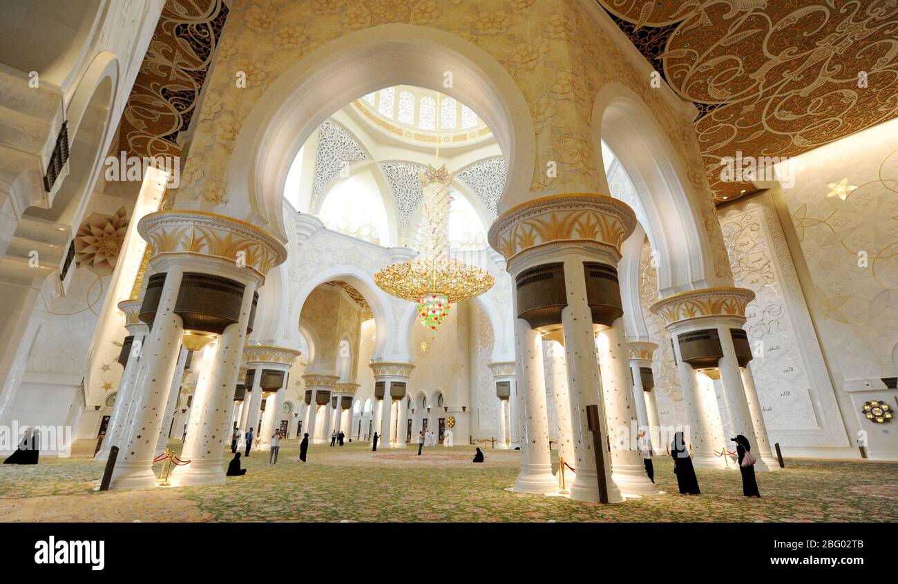 Sheikh zayed grand mosque guide hi-res stock photography and images - Alamy