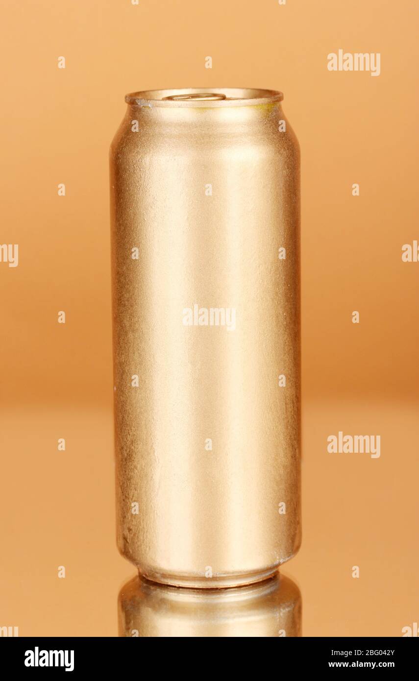 Aluminum can on color background Stock Photo - Alamy