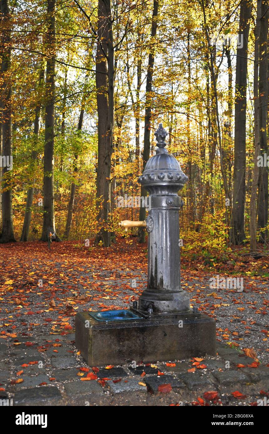 Drinking water fountain hi-res stock photography and images - Alamy