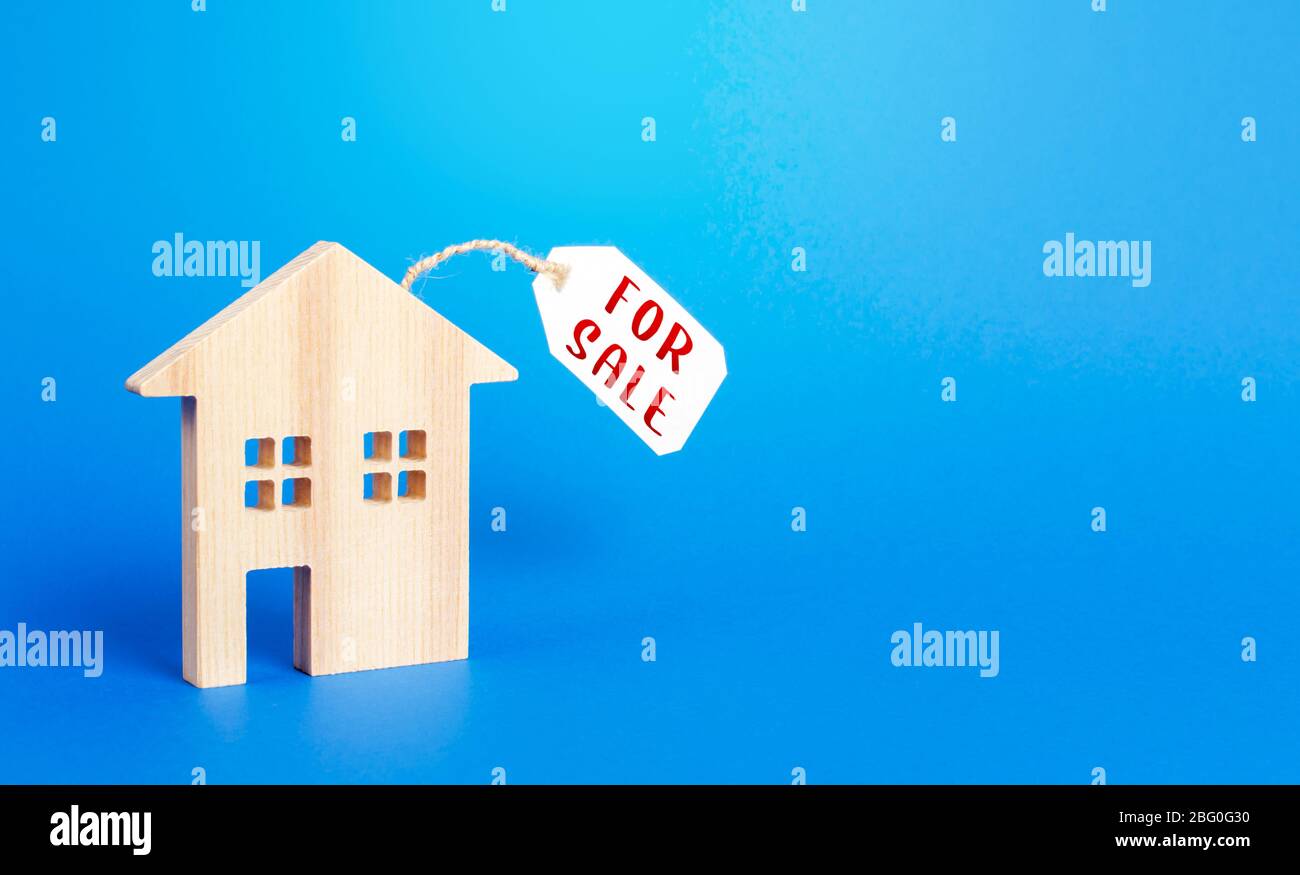 Reduced price tag hi-res stock photography and images - Alamy