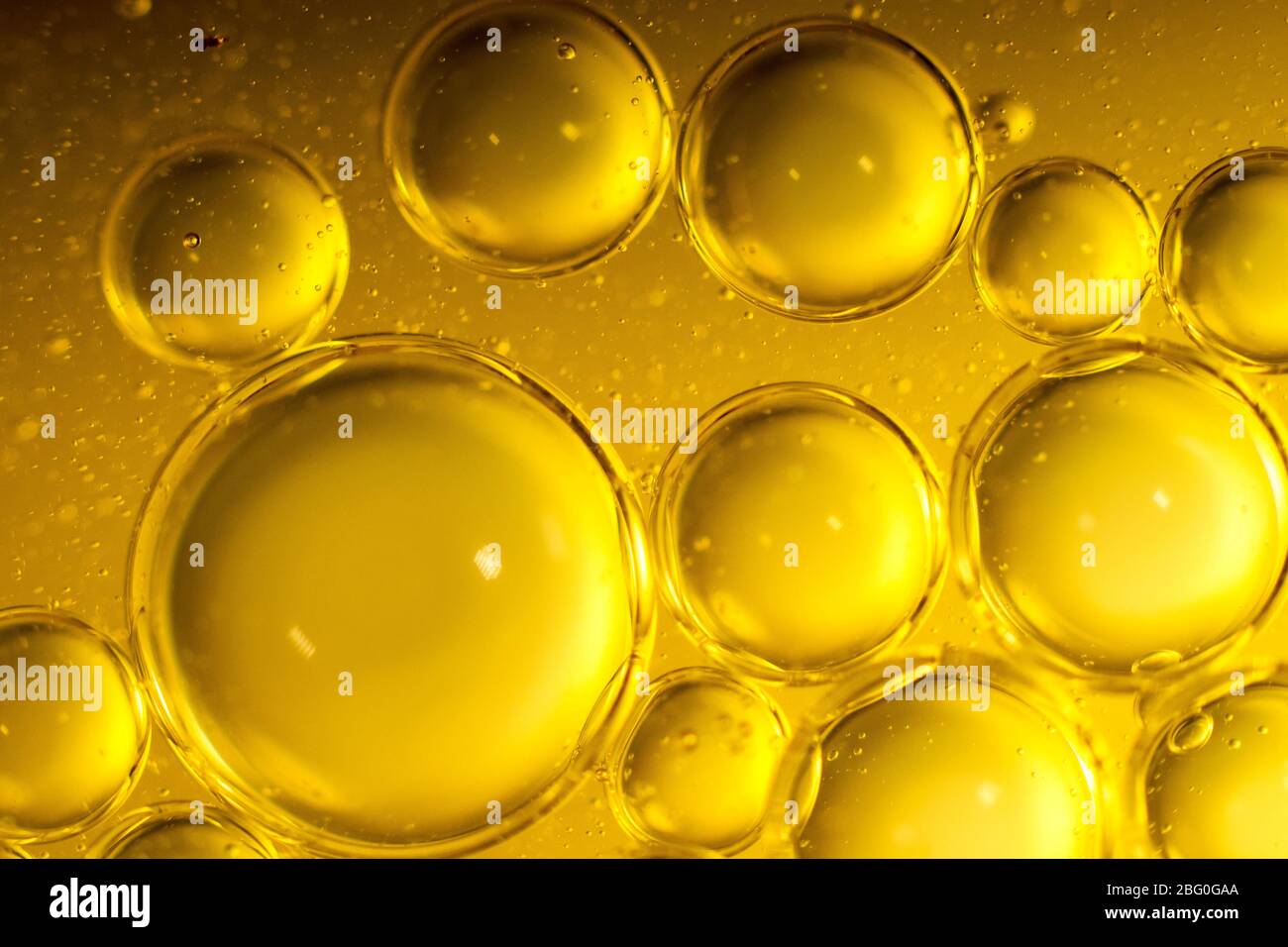 Oil bubbles in water Stock Photo - Alamy