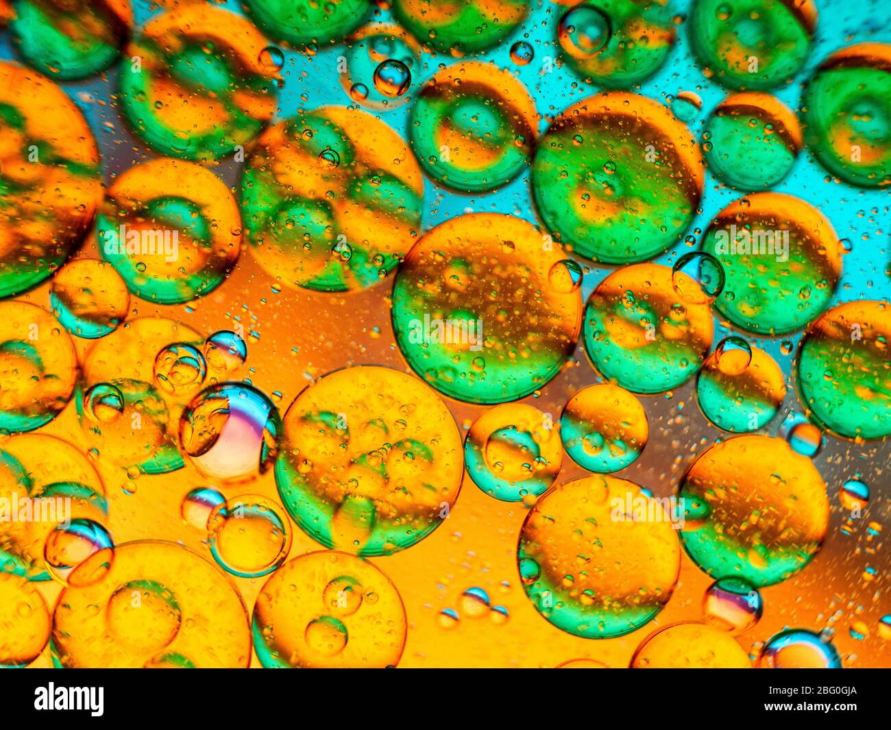 Oil bubbles in water Stock Photo - Alamy