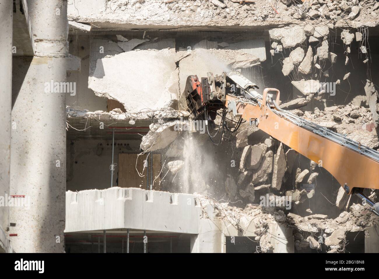 Demolition site of a building Stock Photo - Alamy