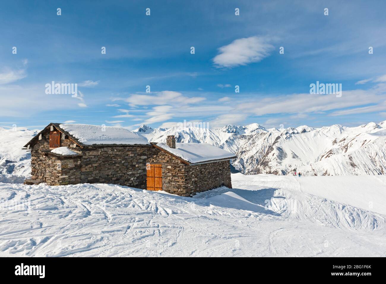 Traditional alpine mountain architecture hi-res stock photography and ...