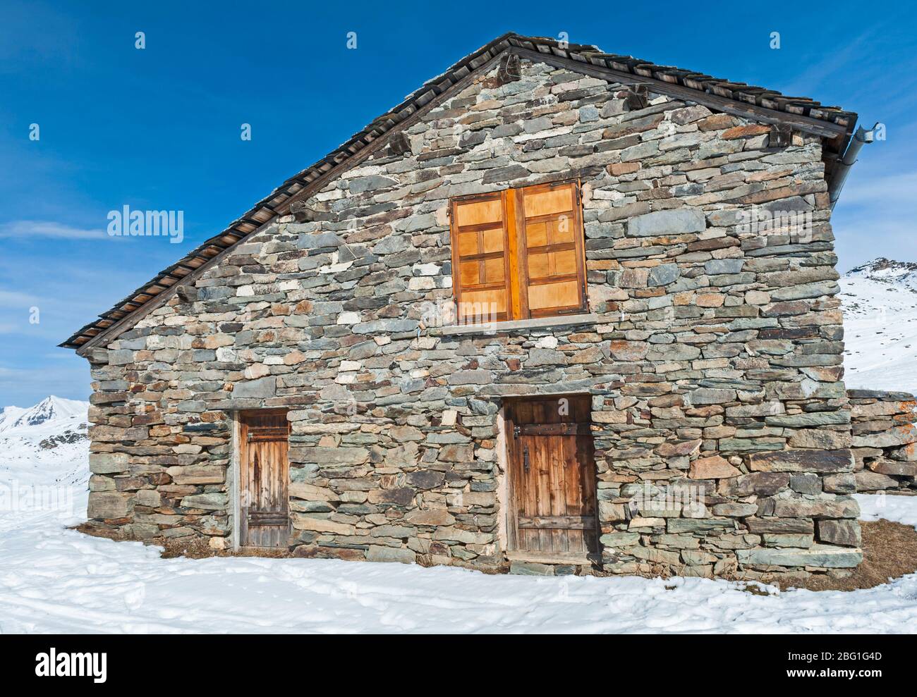 Traditional alpine mountain architecture hi-res stock photography and ...