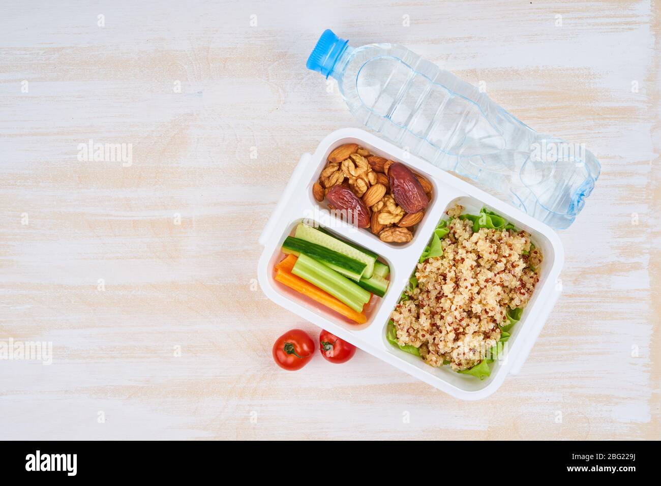 Vegan lunch box, water in bottle, copy space. Healthy vegetarian menu ...