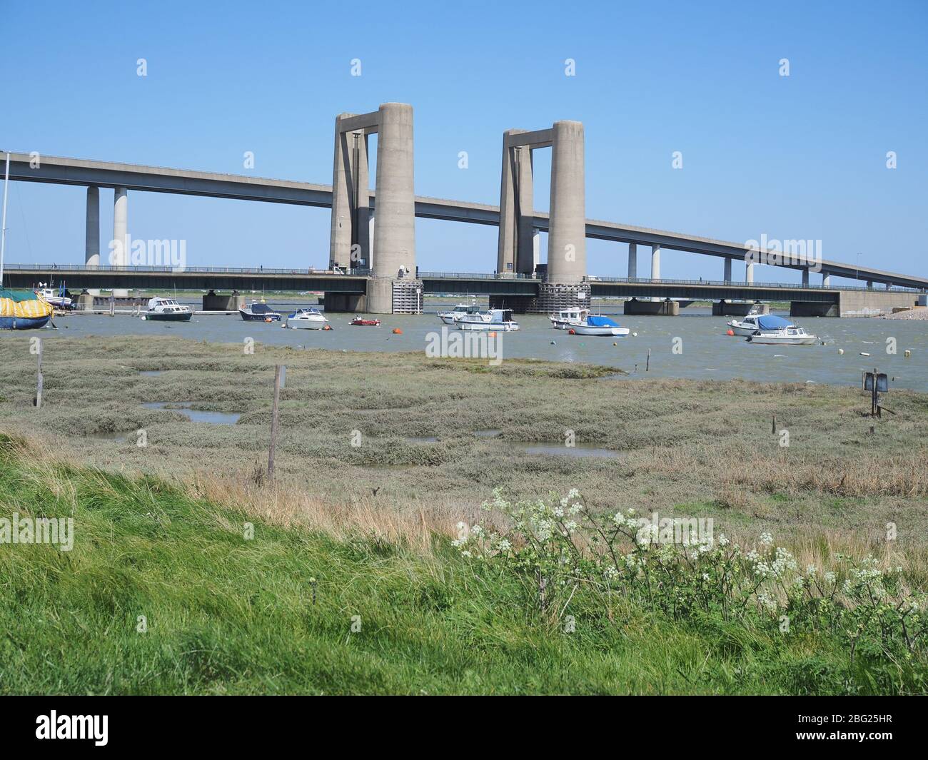 Distinctive lifting bridge hi-res stock photography and images - Alamy