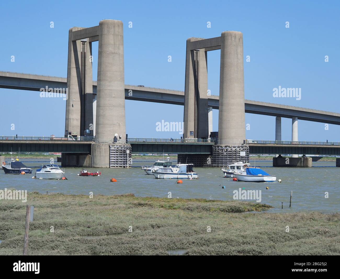 Distinctive lifting bridge hi-res stock photography and images - Alamy