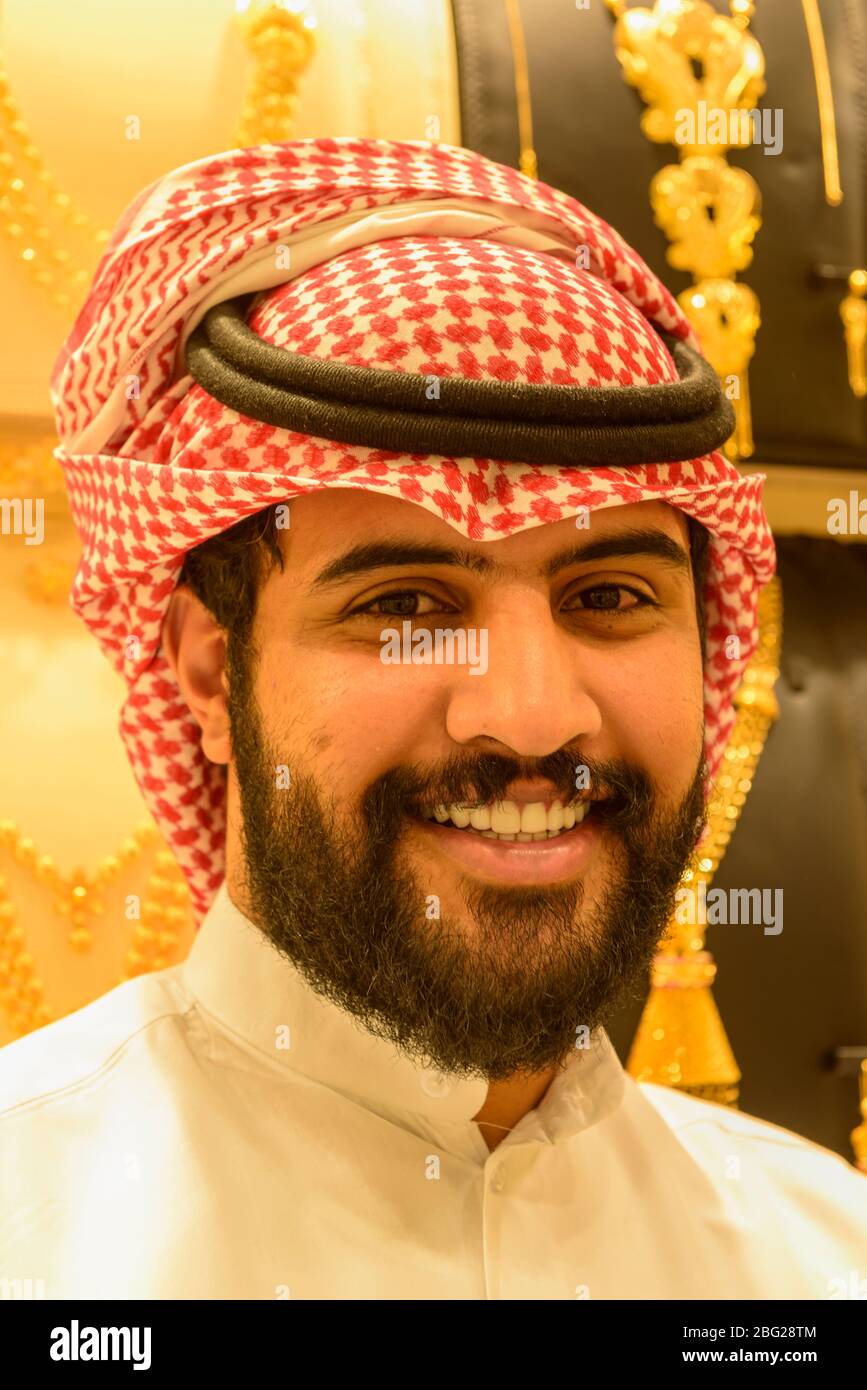 Keffiyeh headdress hi-res stock photography and images - Alamy