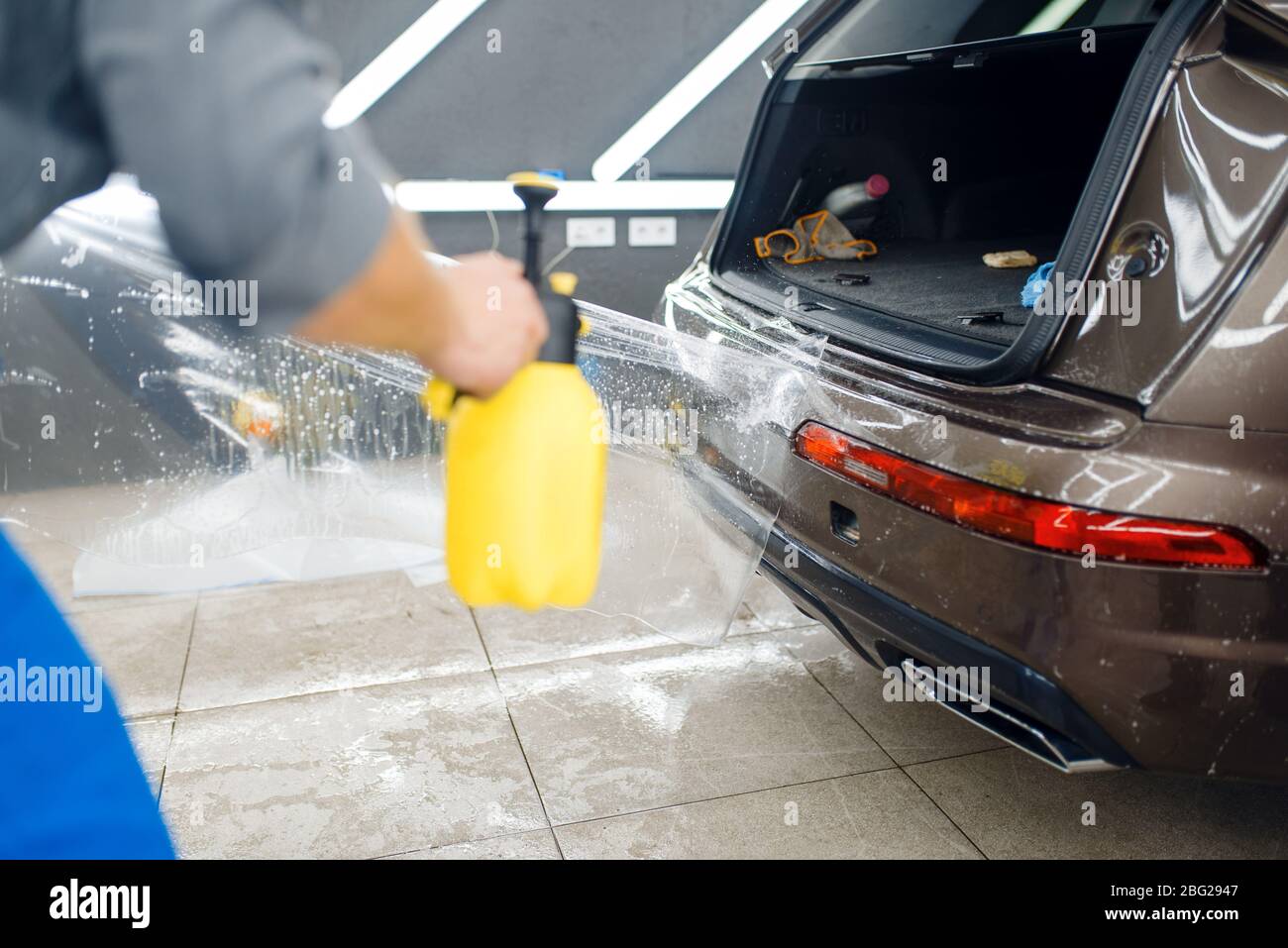 Auto repair specialists hi-res stock photography and images - Alamy