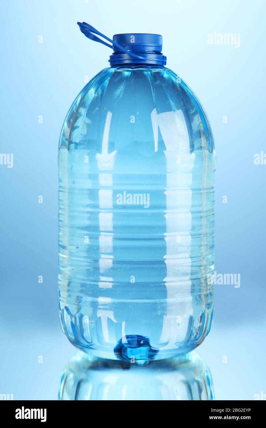 Big blue water drop hi-res stock photography and images - Alamy