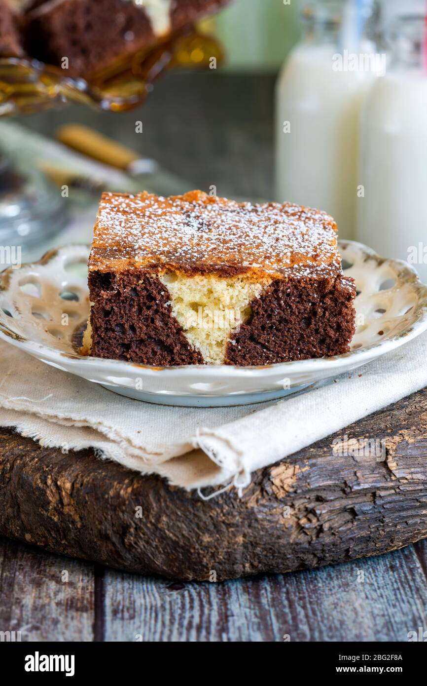 Vanilla chocolate marble cake hi-res stock photography and images - Alamy