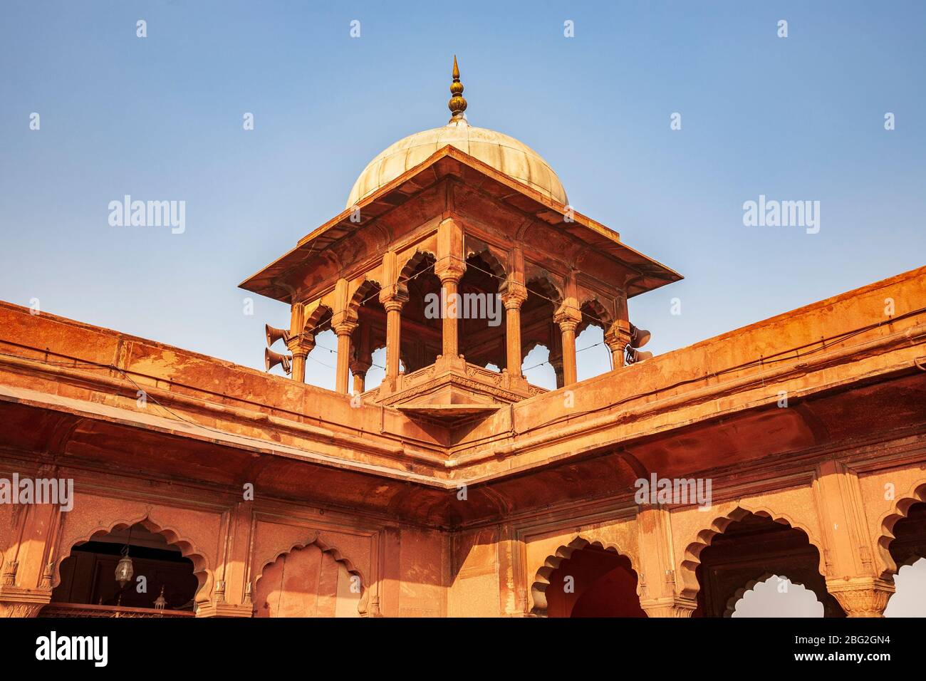 One of the bulbpus towers of Jama Masjid red sandstone Mosque, Delhi ...