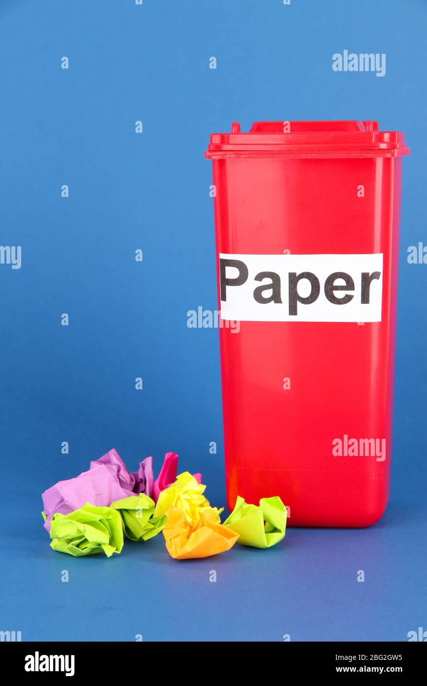 Red recycling bin papers hi-res stock photography and images - Alamy