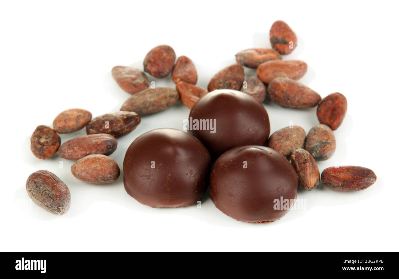 Chocolate candies and cocoa beans isolated on white Stock Photo - Alamy